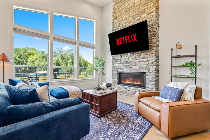 Dark & Sleek 3br Escape By The Golf Course - Boise, ID