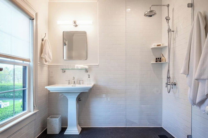 Vine + Sand--southold, Ny's Newest B&b--room 2--king Bed And Ensuite Bathroom With Rain Shower - Long Island, NY