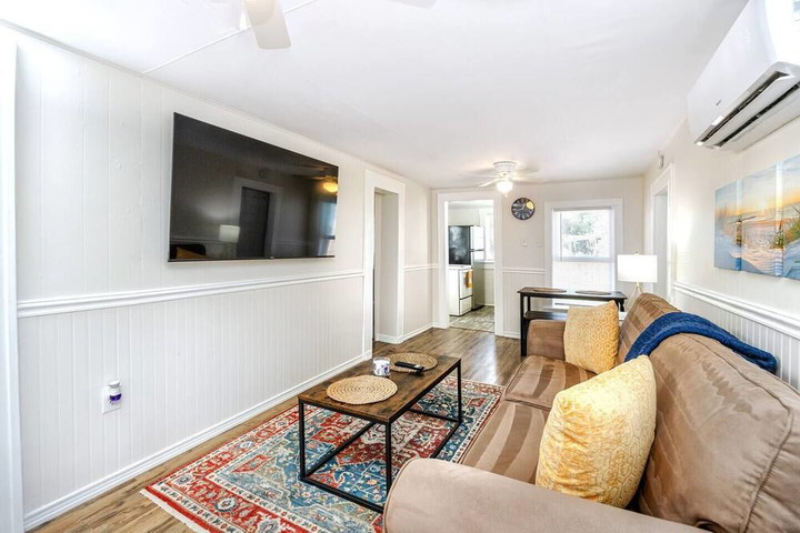 Cheerful Coastal Home Close To Beach - Palm Harbor, FL