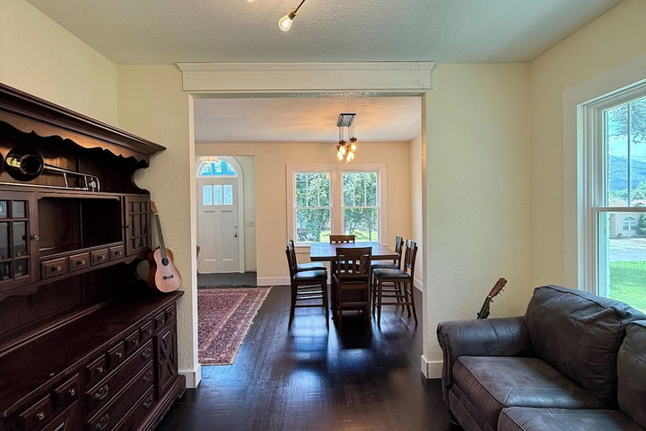 Downtown Delight Bryson City!!! Historic Renovated Home In The Heart Of Town!!! - Bryson City, NC