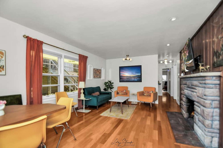 Mid-century Cottage Beach Oasis - Hobart, IN