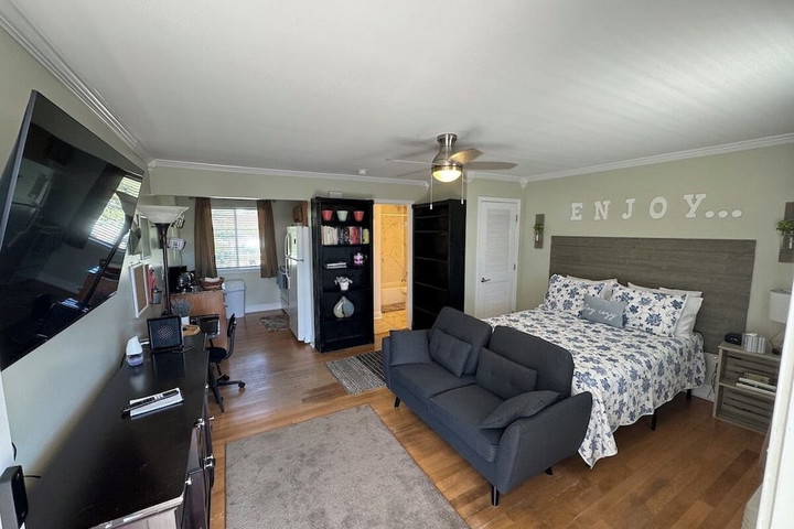 Cozy Condo Steps From The Gulf. Private, Quiet But Minutes From Everything. - Biloxi, MS