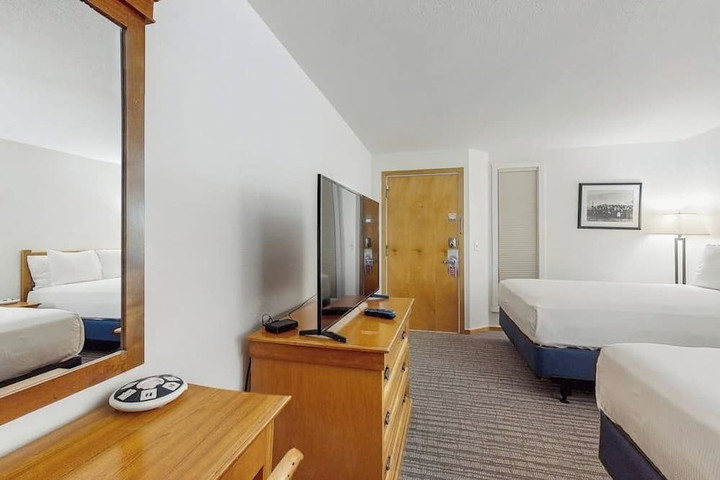 Main Street Gem - Pool & Hot Tub - Walk To Lifts, Dog-friendly, Ground-floor - Aspen