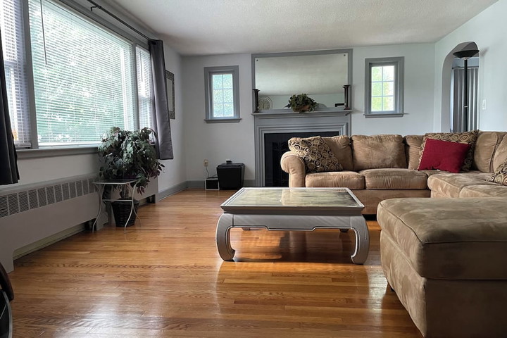 New: Spacious & Convenient Hideaway!centrally Located & 10 Min From Airport! - Farmington, CT