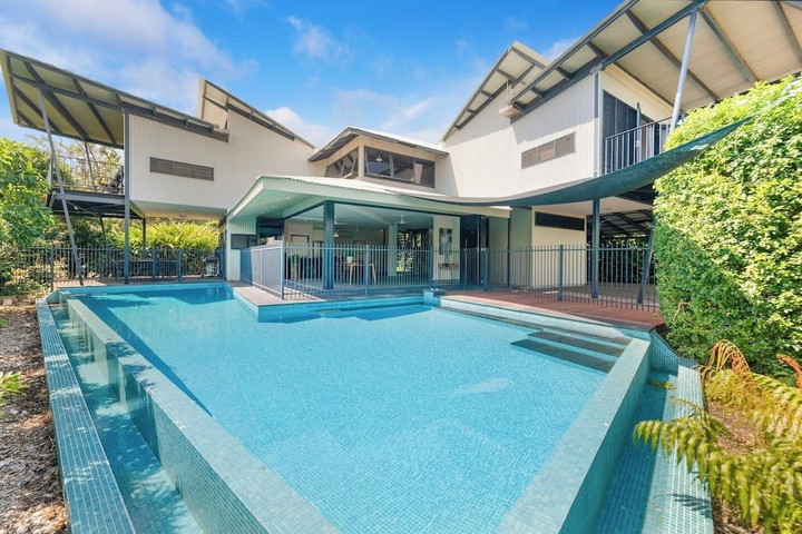 Reef Villa A Sprawling Waterfront Oasis - Darwin