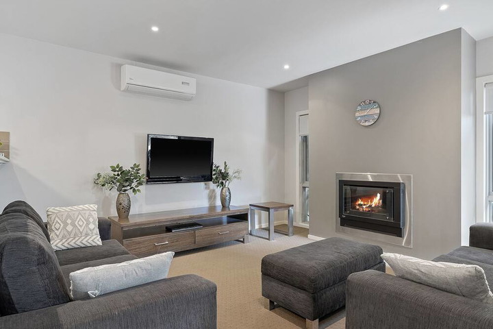 Island Oasis - With Shared Solar Heated Pool In Cowes - Ventnor