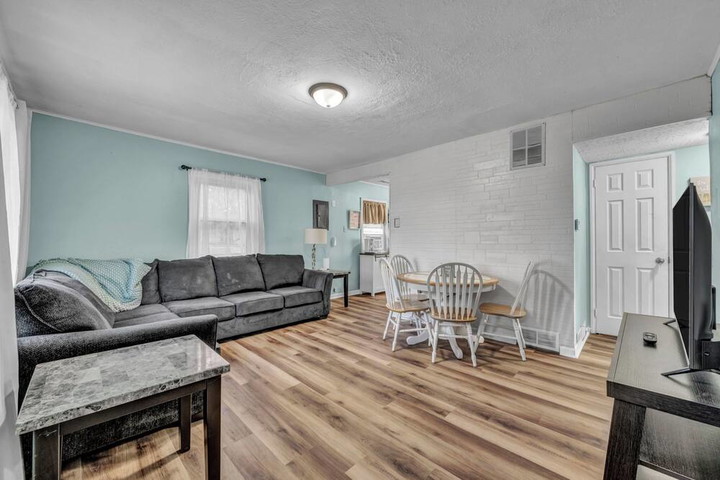 Just Like Home- Cozy Elyria Ranch - Avon, OH