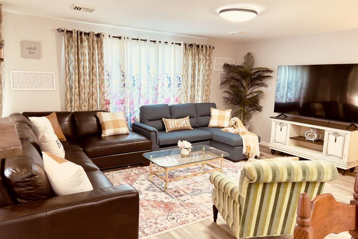 Conveniently Located Home Is Perfect For Families And Friends , Near Hershey ! - Middletown, PA