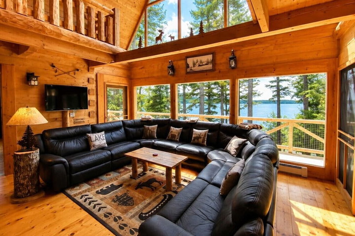 Big Moose Lodge-waterfront*atv Access*private Dock*kayaks*game Room - Greenville, ME