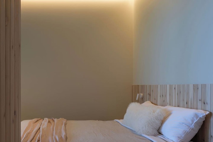 Tsuga Beach Inn - Waterfront Retreat - New - Mahonia Room - Sechelt
