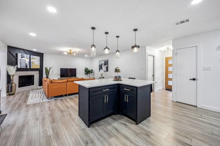 Stylish Renovated 4bd In Bedford + Grill! - Grapevine, TX
