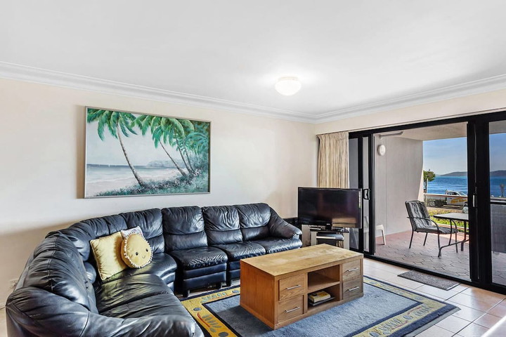 Florentine, 2/11 Columbia Cl - Sensational Waterviews & Pool In Complex - Hawks Nest