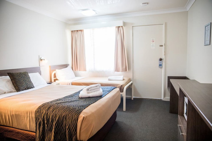 Lilac City Motor Inn Standard Twin Room 6 - Goulburn