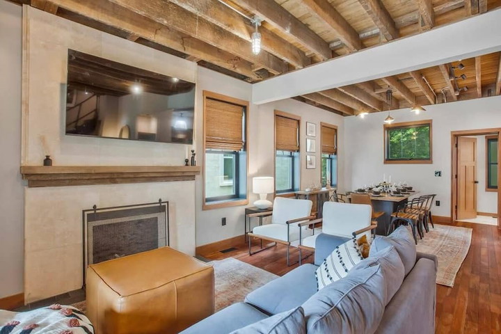 Spacious Luxe Usna Home - Pool, Hot Tub, Grill - Annapolis, MD