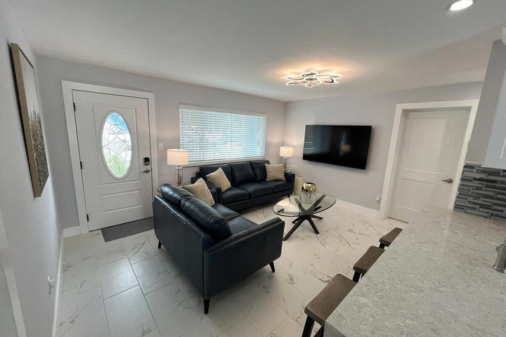 Luxury Beach Getaway In Charming Dunedin - Dunedin, FL