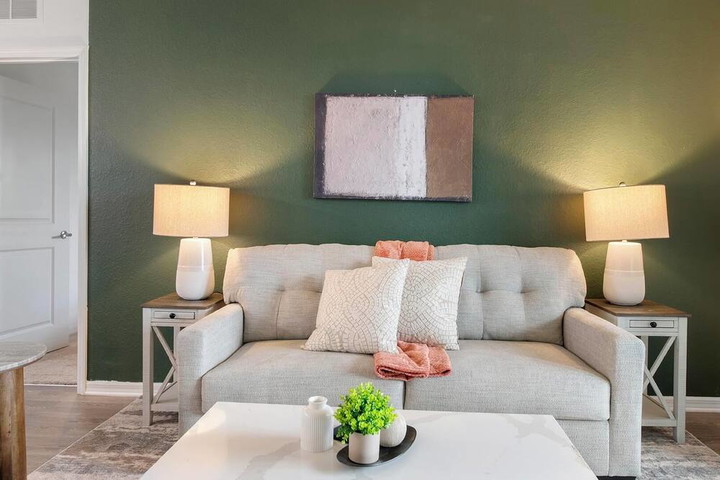 Landing | Modern 2bd, Gym, Game Room - Kelly Park, Apopka