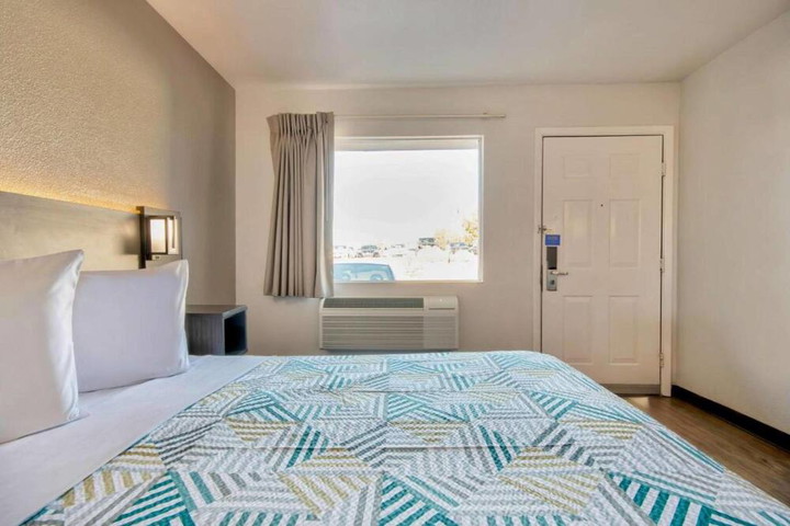 1 Full Bed | Ada/tub - Albuquerque, NM