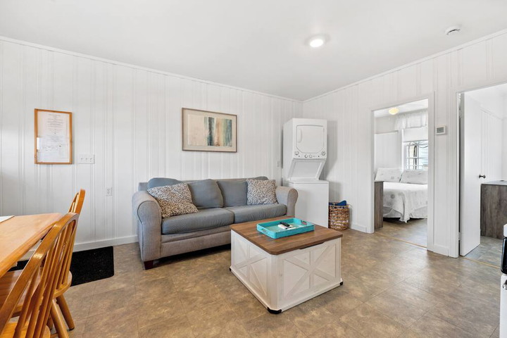 Charming 2-bedroom Getaway A/c, Wifi, Covered Porch Just 3 Minutes To The Beach! - Portsmouth, NH