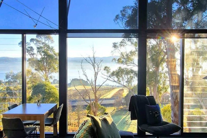 Tamar Tonic - Lush River Views - Launceston