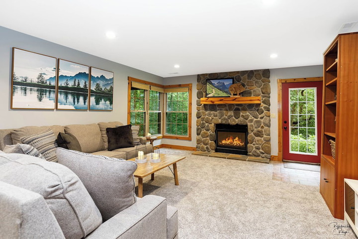 Beautiful 3bed 4.5bath Cabin W/ Bonus Room - Near Trails And Lake -