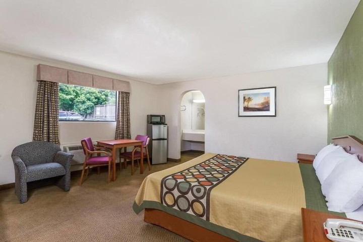 Budget Stay W/ Mini-fridge And Microwave Near Wacos Top Museums  Pet-friendly! - Waco, TX