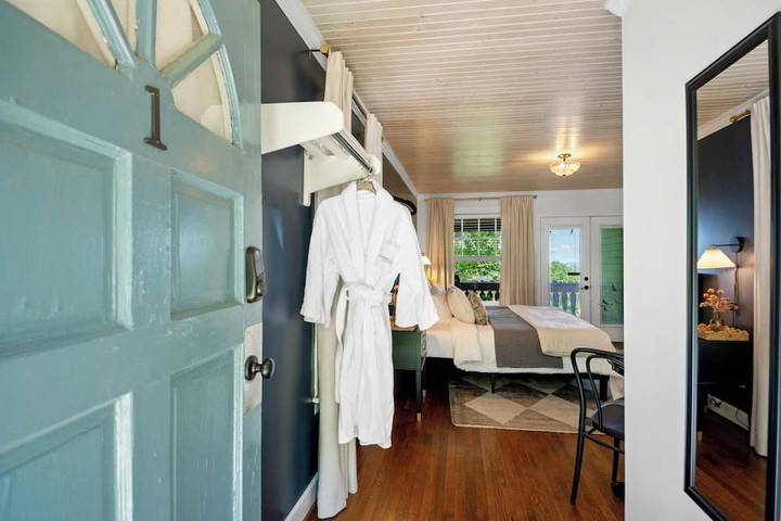 Historic Riverview Inn - King Room One - Chattanooga, TN