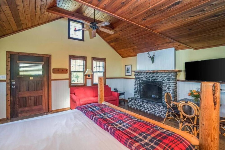 Hearthstone Inn - Lewis Queen Room At Cannon Beach Hotel Collection! Kitchen - Cannon Beach, OR