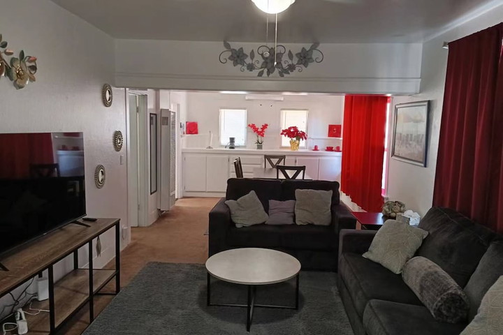 Remodeled 2 Bedroom Private Home 1 Full Bath/kitchen/living Room W/ Big Smart Tv - Lancaster, CA
