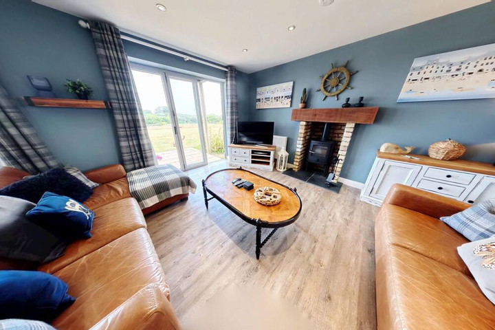 Seaview Coastal Cottage - Sleeping 6 In 3 Bedrooms - Pool And Beach Access - Filey