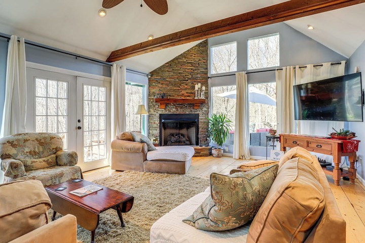 Large Deck: Luxe 6-acre Retreat In Dahlonega! - Dahlonega, GA