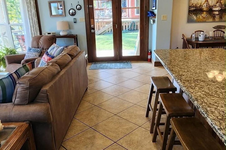 Waterfront 3-bedroom House With Dock On Monkey Island - Grove