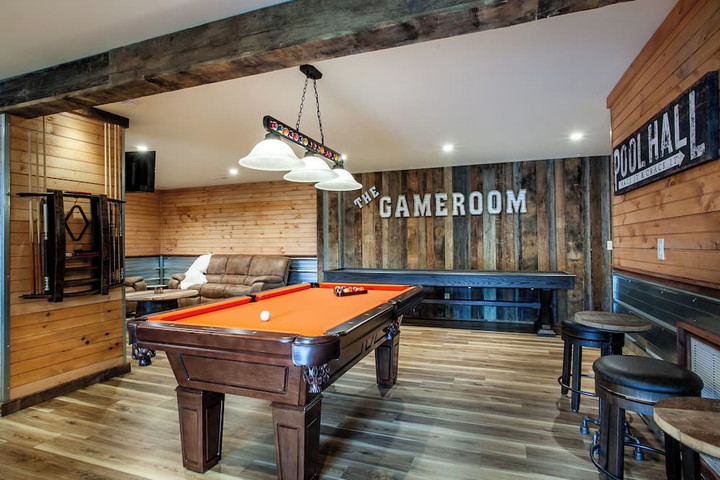 Lakefront Lodge, Luxury, Dock, Hot Tub, Game Room, Fire Pit - Jefferson City, TN