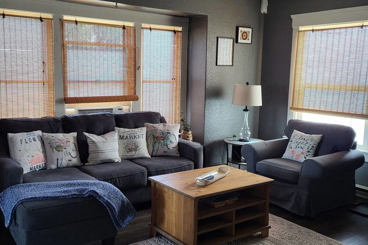 Charming 1920s 2-bedroom House In Central Tacoma - Tacoma, WA