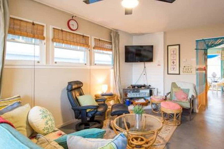Mid-century Modest Cottage At Pierpont Beach - Oxnard, CA