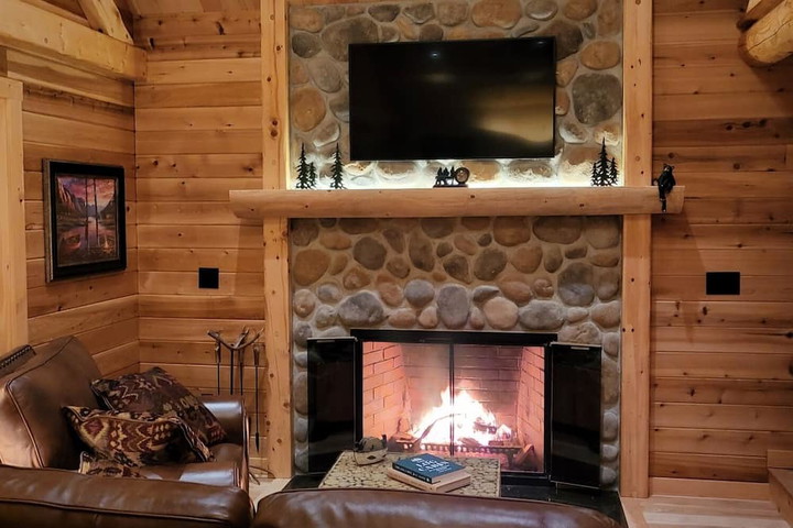 The New Damon Pond Log Cabin - Manchester, NH