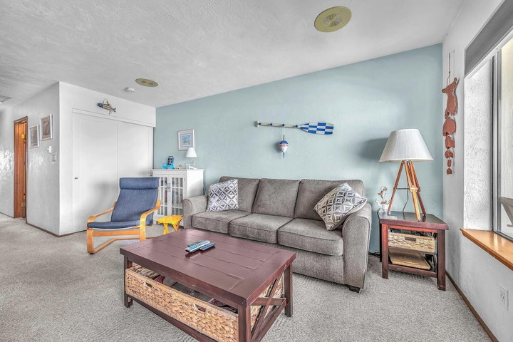 Oceanfront Condo Amazing Views, Charming Nautical Theme, Covered Deck - Newport, OR