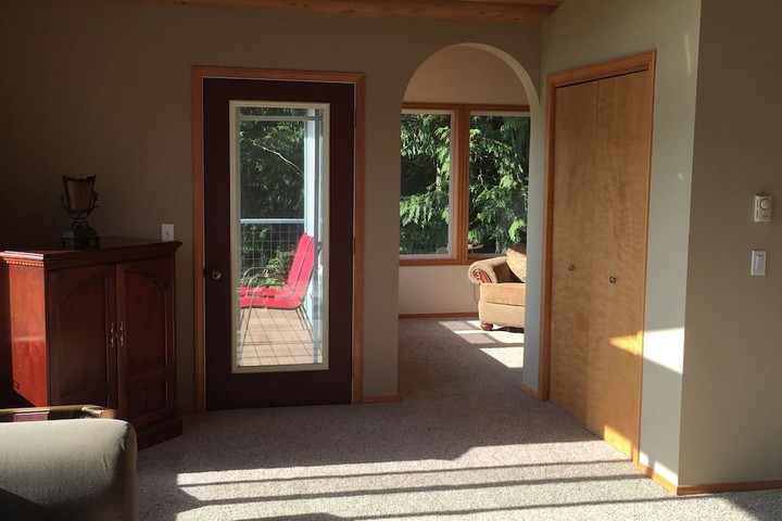 Lovely Private Sunny Cabin Home With Woods, Meadow And Wildlife. Pet Friendly. - Sequim, WA