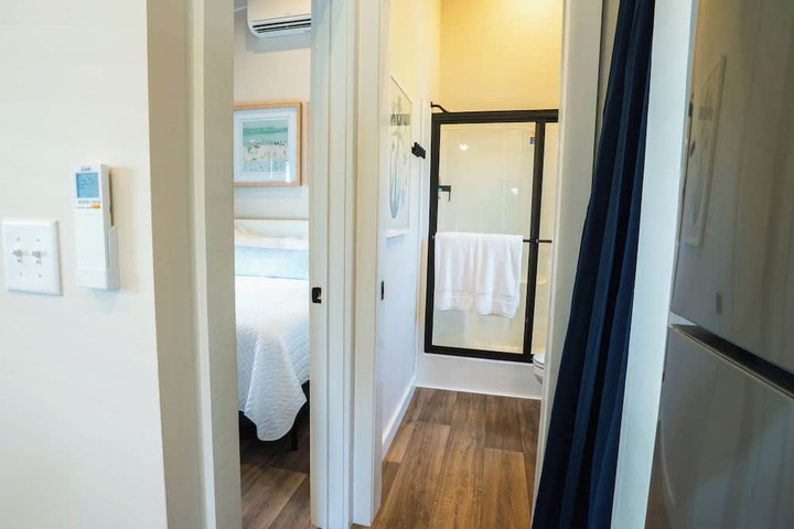 The Cumberland - Relaxing Resort Gem - Porch, Pool, Hot Tub, Gym, Bar, Lake - Crystal River, FL