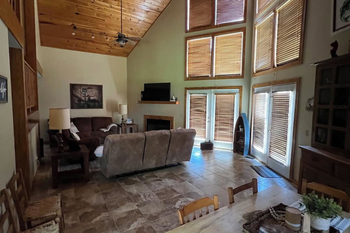 Centerport Getaway, Family Size Cabin. Near Restaurants, Golf And Au Football - Alabama