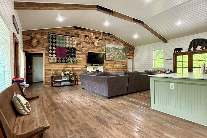 55 Acre Private Waterfront Retreat~hottub~fishing~kayak~trails~fire Pit - Columbia, TN