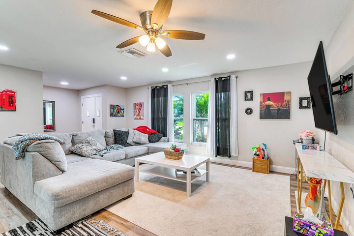Disney Day Trips! Lakefront Home W/ Heated Pool - Spring Hill, FL