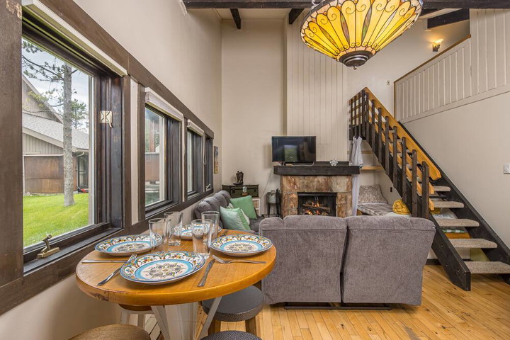 New! Mountain Condo In Big Sky | Pool, Sauna & Fireplace | Near Golf Course & Nordic Trails - Big Sky, MT