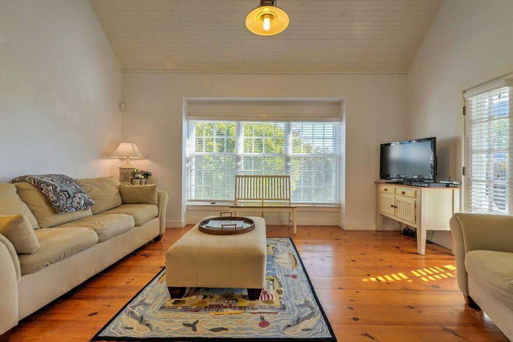Ocean Views! Immaculate Quintessential Nantucket Beach Cottage See Virtual Tour. - Nantucket, MA