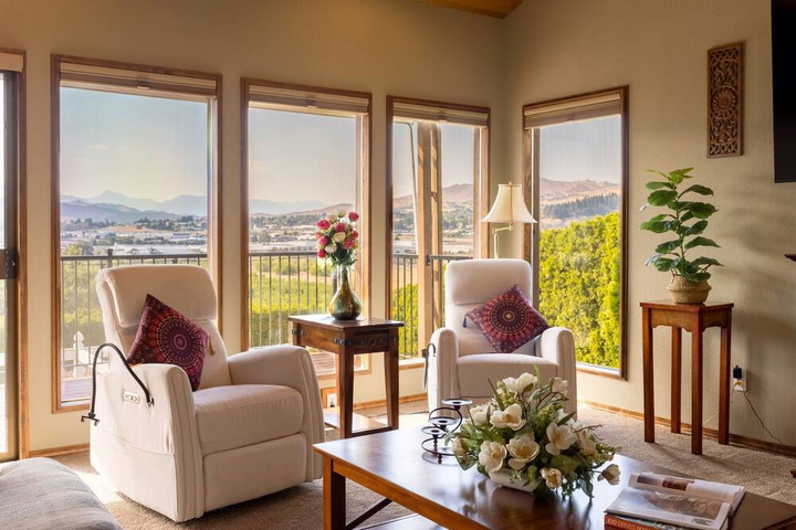 Stunning River & Mountain View Retreat | Spacious East Wenatchee Home - Wenatchee, WA