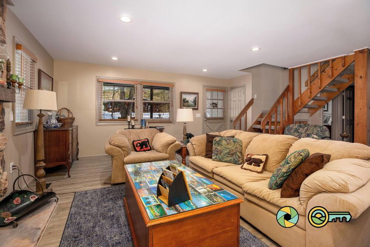 Blue Bungalow | Private Deck & Fire Pit - Virginia