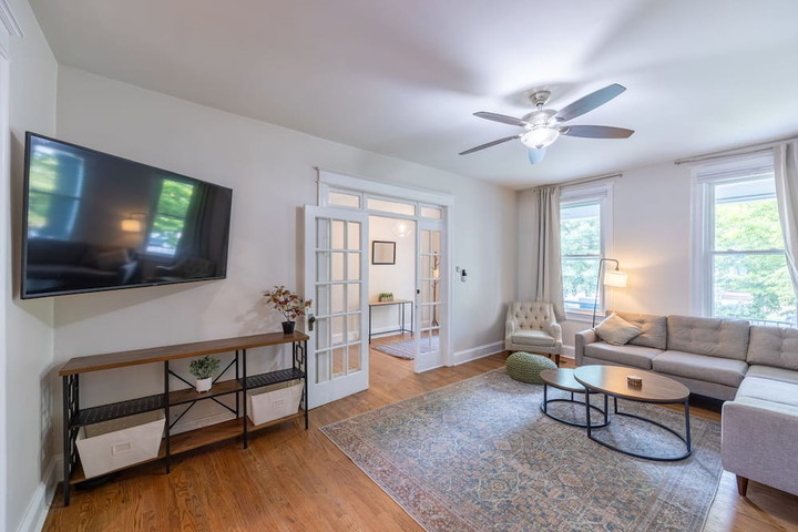 Historic Nw Dc Rowhome + Hot Tub 5 Bed/3.5 Bath - Arlington, VA