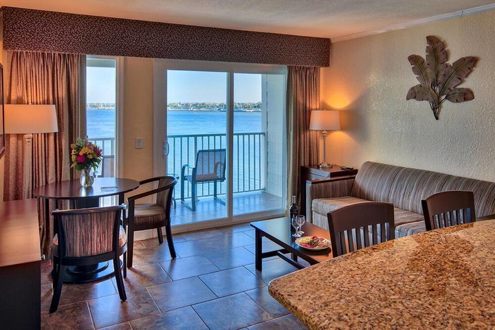 Business Ready 1br Condo Near Tampa Airport - Tampa, FL