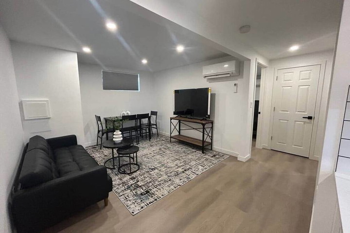 2 Bedrooms Near Downtown, Airport, Stadiums, Light Rail, Train - Seattle, WA