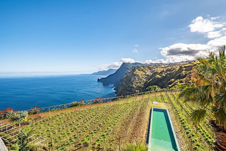 Wake Up To Waves: Bright Seaview Room With Scenic Coastal Backdrop & Breakfast! - Santana