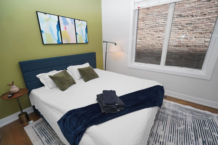 Little Italy 5br Stay W/ Optional Parking - Chicago, IL